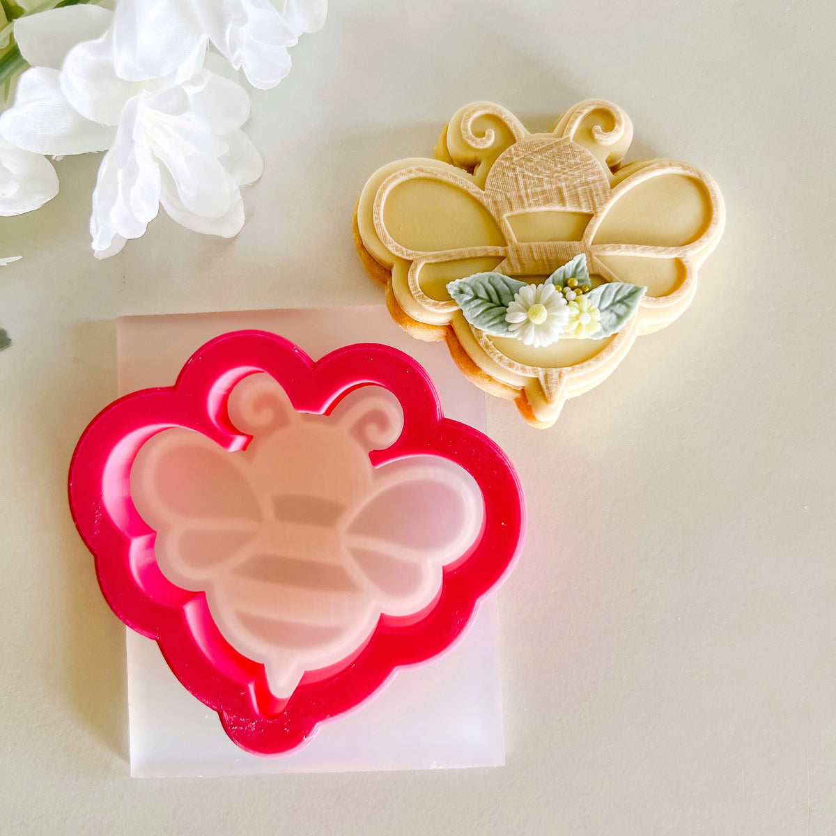 Simple Bee Raised Stamp and Cutter Set – Boss 'Em Cookies Cutters and ...
